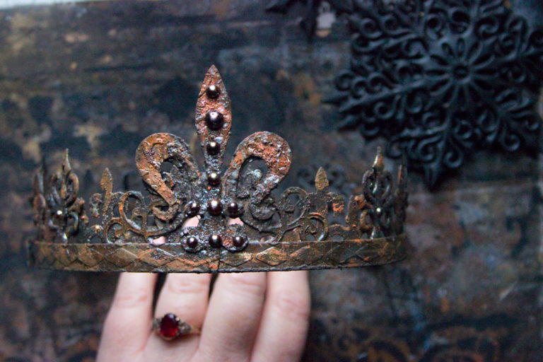DIY Faux Metal Crowns! Elegant Grunge Technique! - The Graphics Fairy