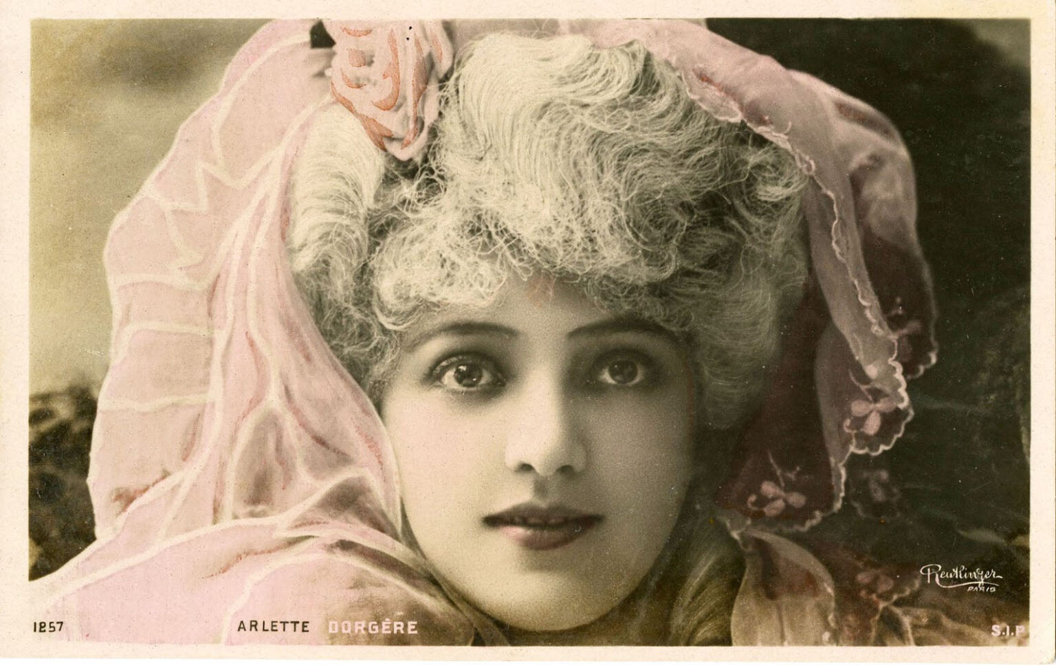 27 Vintage Beautiful Women Images - Old Photos! - The Graphics Fairy