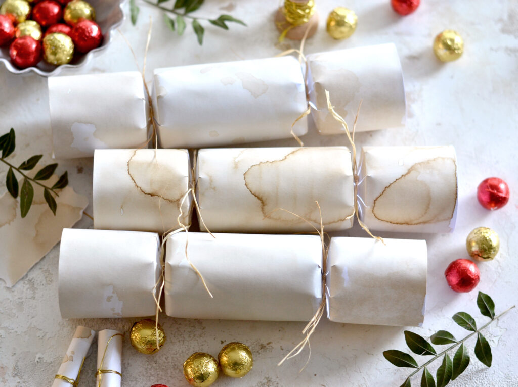 DIY Christmas Crackers! - The Graphics Fairy